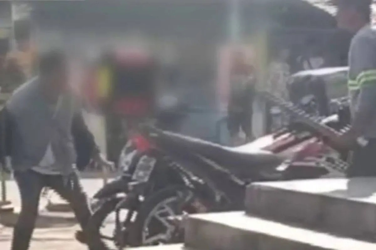 2 sugatan sa pag-aamok at pananaksak ng isang lalaki sa EDSA-Caloocan ... 2 sugatan sa pag-aamok at pananaksak ng isang lalaki sa EDSA-Caloocan ...