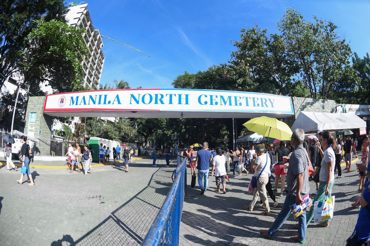 Hundreds of thousands flock to Manila cemeteries on All Saints' Day ...