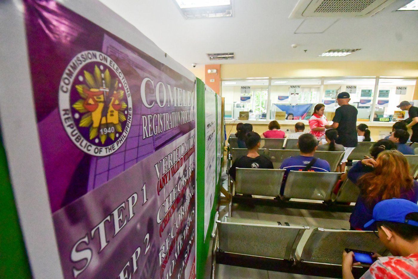 Comelec explains 'irregular' surge in number of new voters | ABS-CBN News