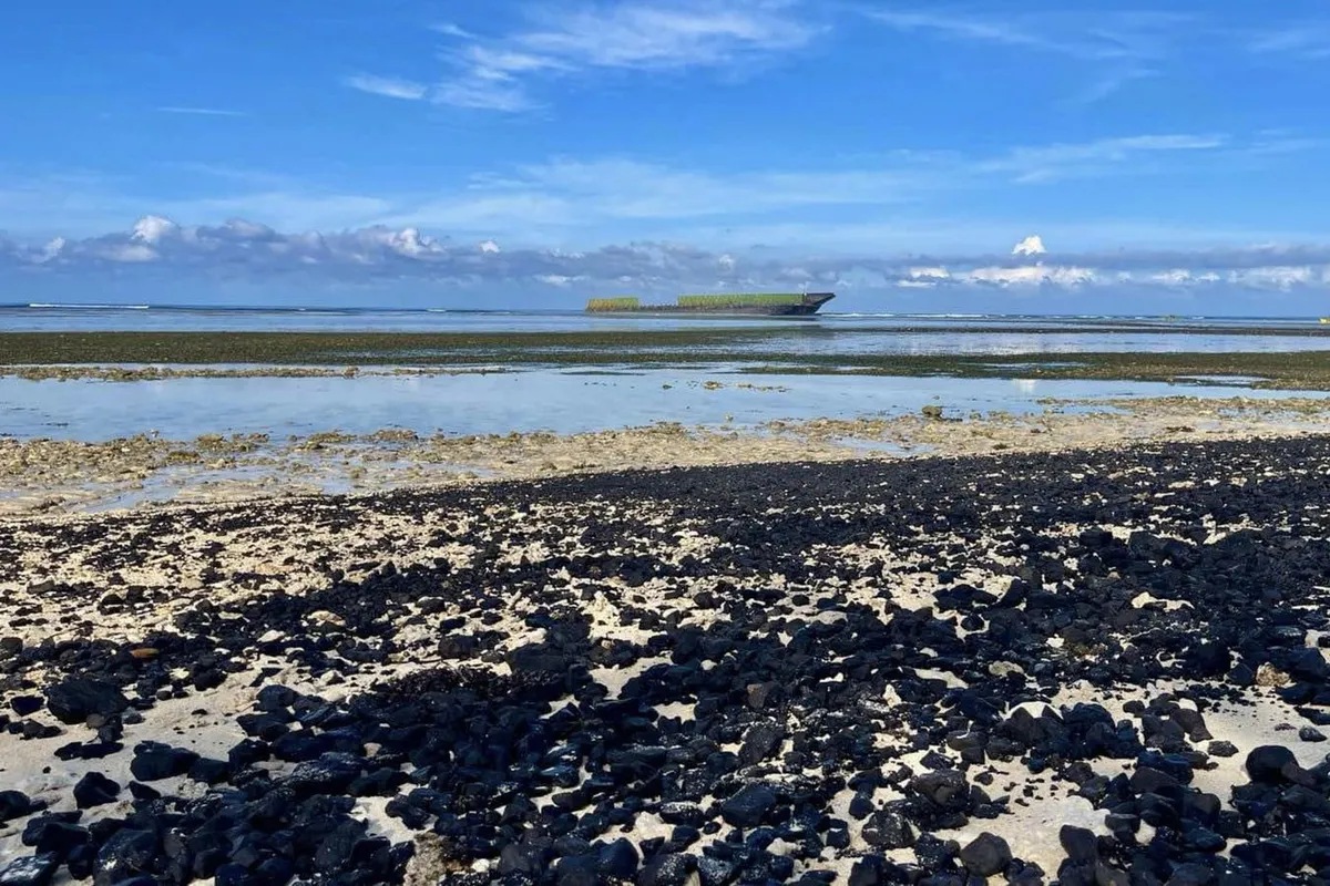 LOOK: Coal spill in San Salvador Marine Sanctuary in Masinloc, Zambales ...