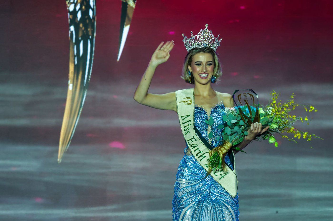 Jessica Lane becomes first Australian to win Miss Earth 2024 | ABS-CBN ...