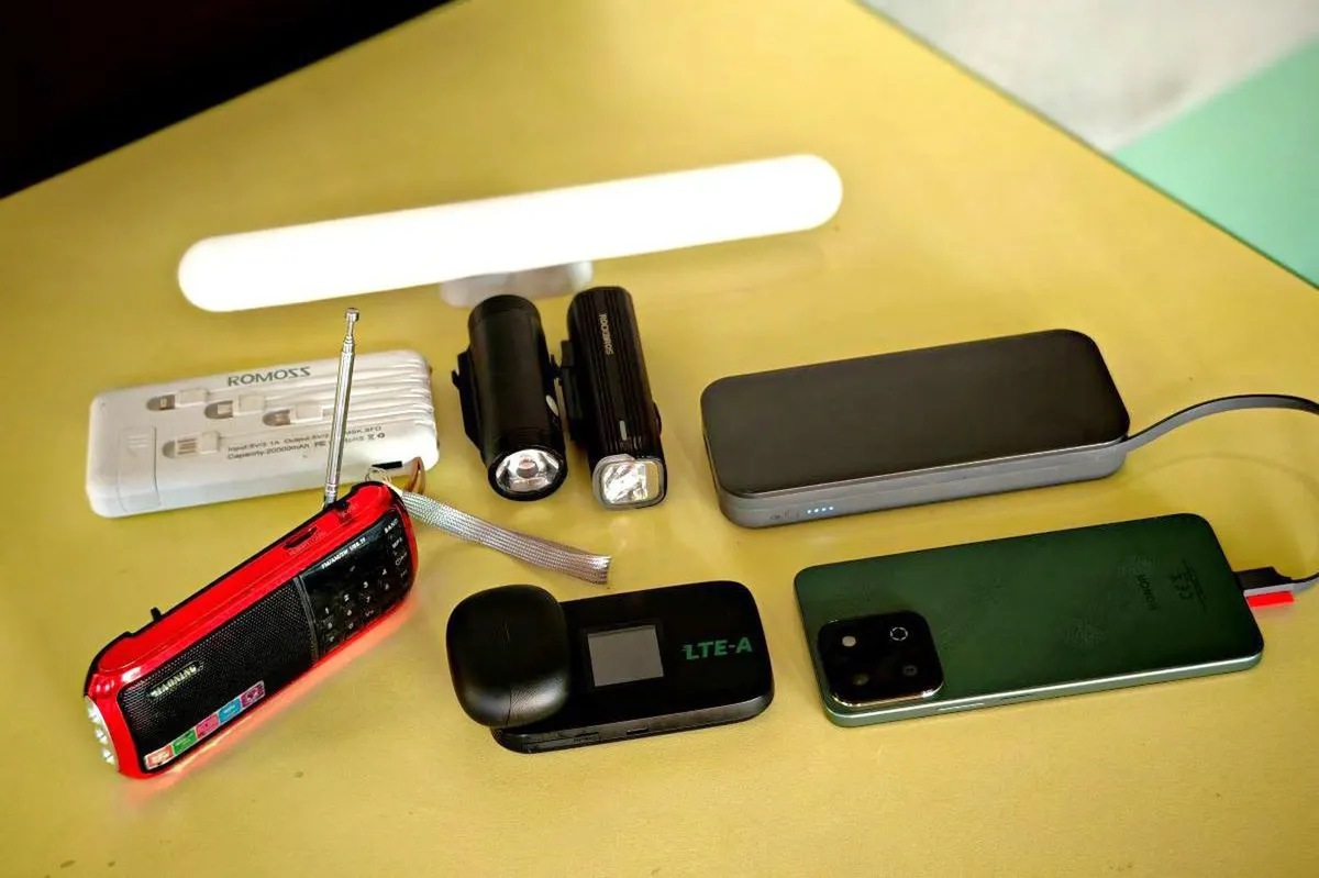 Handy tech gadgets to have during natural disasters | ABS-CBN News