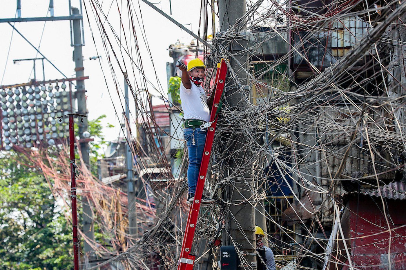 No more spaghetti wiring? Meralco eyes underground cabling | ABS-CBN News
