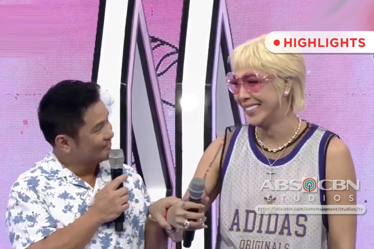 Vice Ganda, inireklamo ang naamoy niya kay Ogie Alcasid | It’s Showtime | ABS-CBN Entertainment