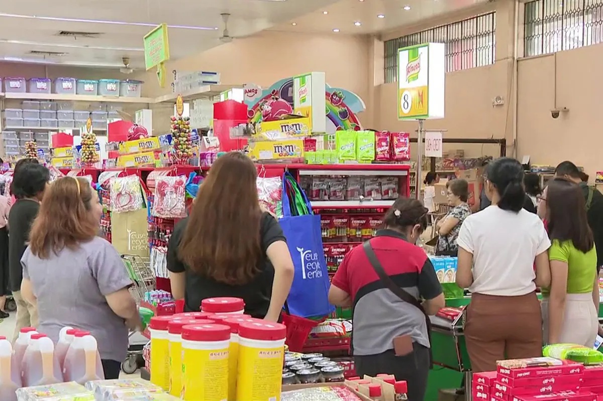 Dagsa ng mga mamimili ng pang-Noche Buena, inaasahan | ABS-CBN News