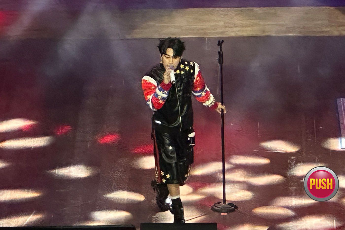 Maki turns emotional in Day 2 of concert | ABS-CBN Entertainment