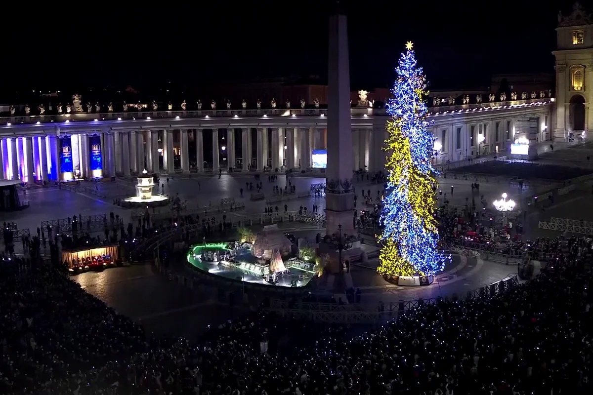 WATCH: Vatican lights Christmas tree, unveils nativity scene in St ...