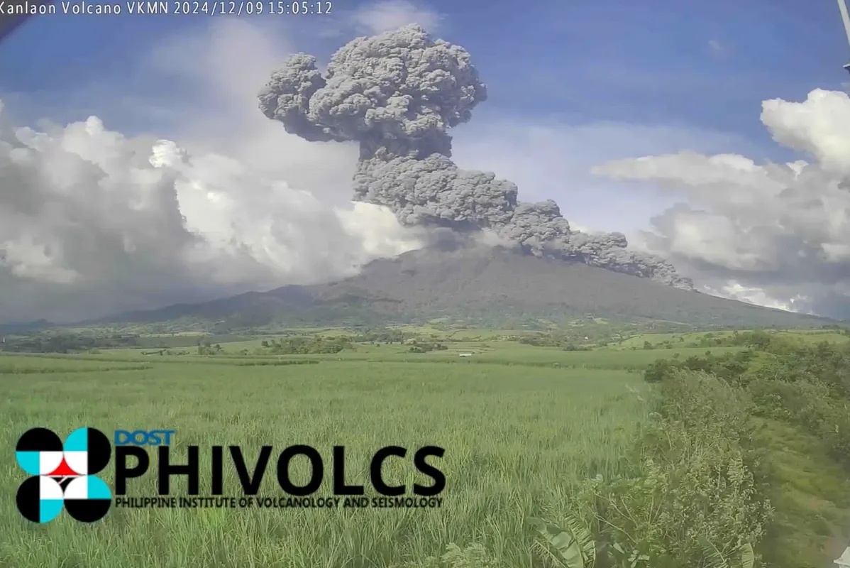 Kanlaon Volcano erupts; alert level raised to 3 | ABS-CBN News
