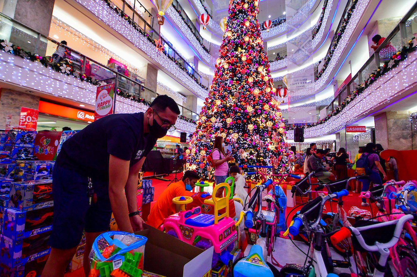 PH retailers group suggests scheduling of mall-wide sales instead of ...