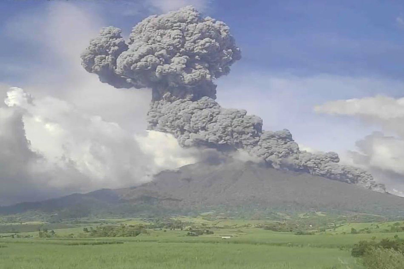 Phivolcs: Rain may trigger Kanlaon volcano lahars | ABS-CBN News