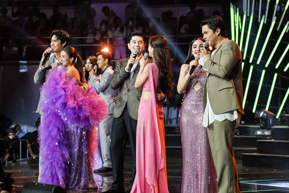 Look! Sweet Moments Captured Onstage at "Shine Kapamilya: The ABS-CBN Christmas Special" | ABS ...