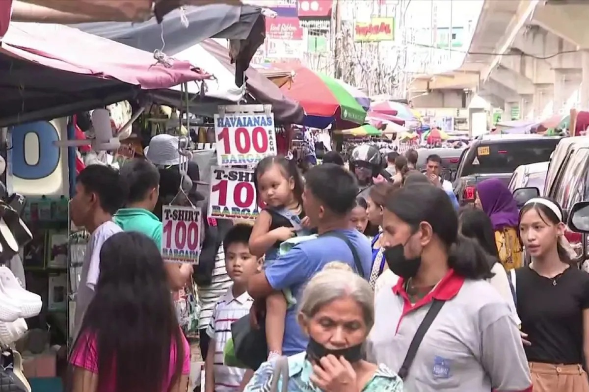 Murang damit, laruan at iba pang panregalo dinarayo sa Baclaran | ABS ...