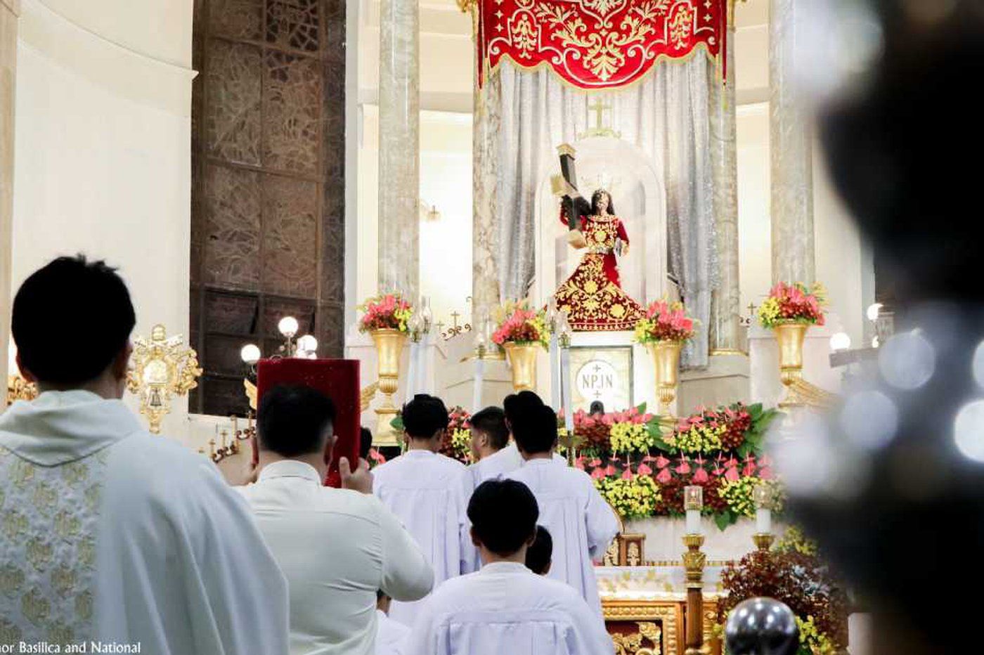 More than 2,000 faithful attend first Misa De Gallo in Quiapo Church ...