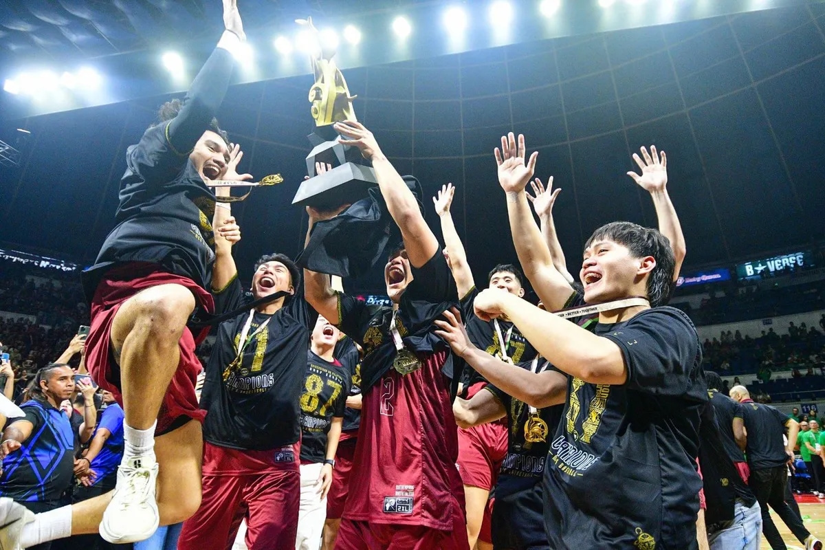 UP Fighting Maroons kampeon uli sa UAAP men's basketball; tinalo ang ...