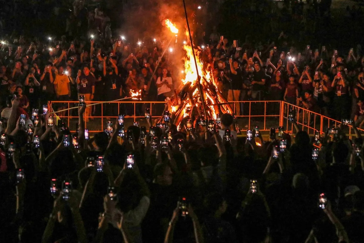 UP celebrates UAAP Season 87 champions with bonfire | ABS-CBN Sports