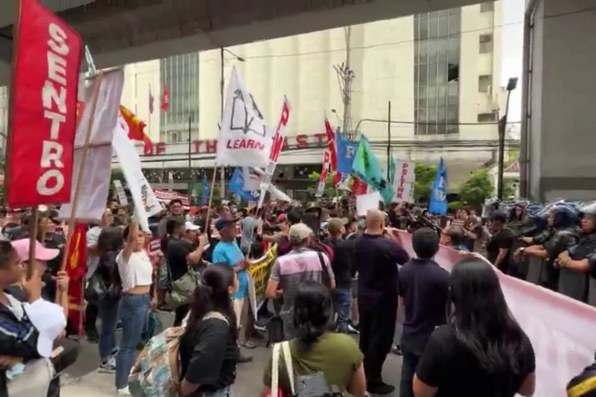 Health advocates, labor and medical groups march against PhilHealth ...