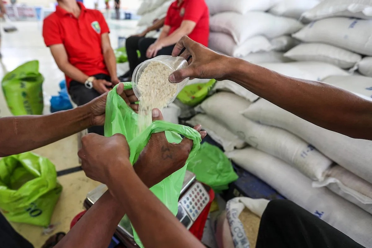 Bulacan rice millers to sell cheaper rice in mobile trucks | ABS-CBN News