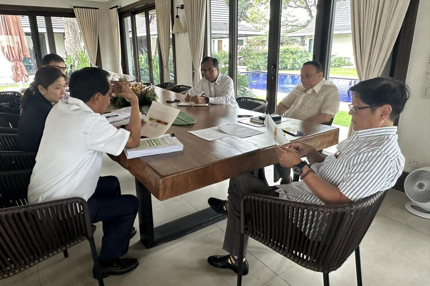 Marcos, economic managers review 2025 national budget | ABS-CBN News