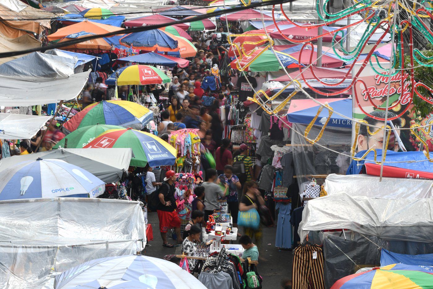 Shoppers flock to Metro Manila markets ahead of Christmas | ABS-CBN News