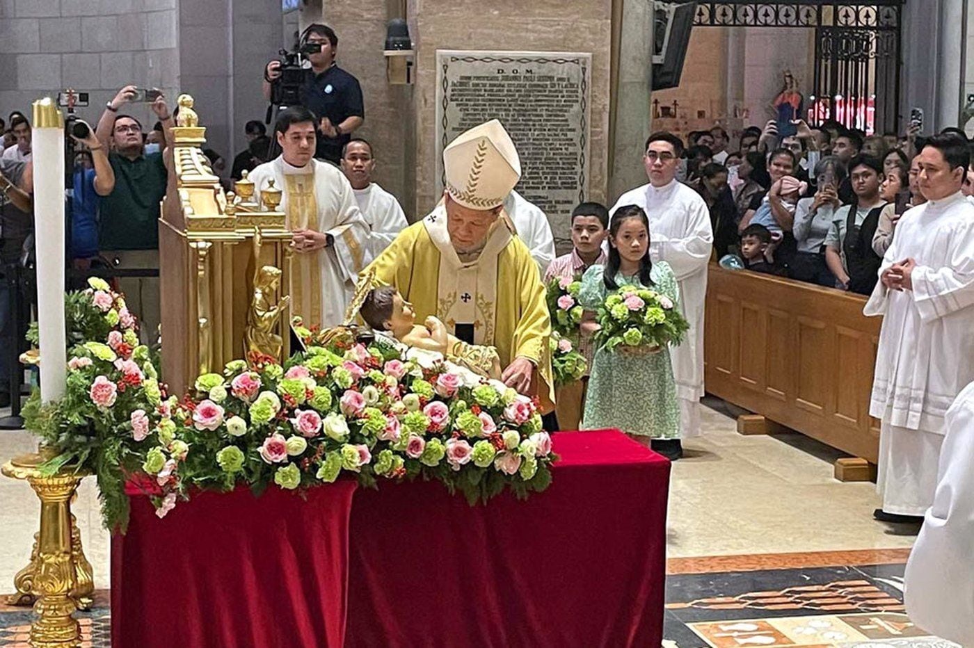 Archbishop Advincula emphasizes hope, trust in Christmas Eve homily ...