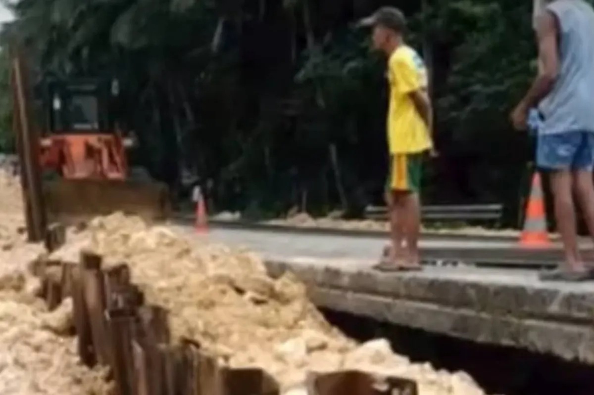 DPWH Bicol urges motorists to be careful of landslides due to ...
