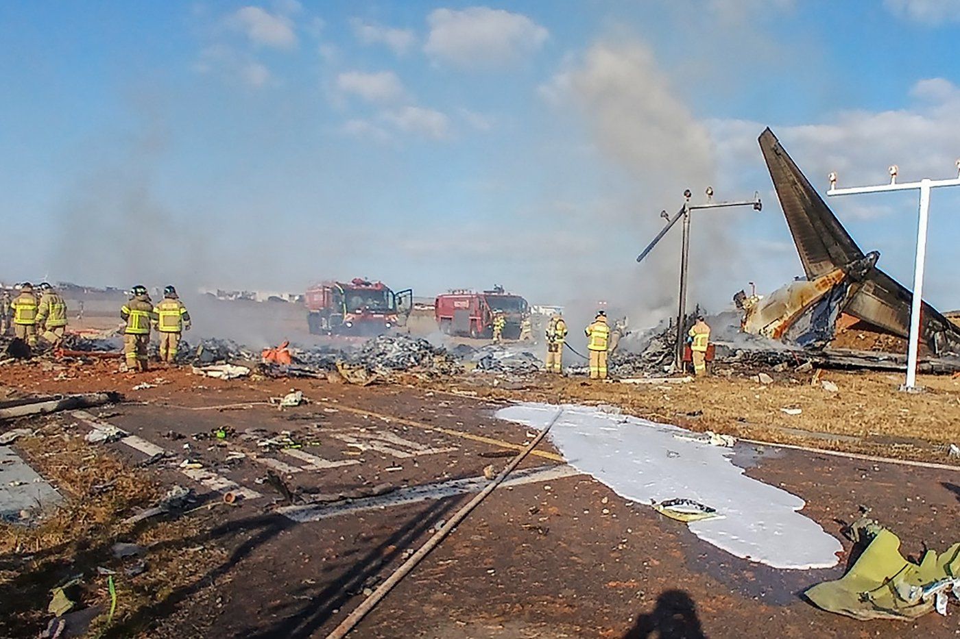 All but 2 feared dead after South Korea plane crashes with 181 aboard ...