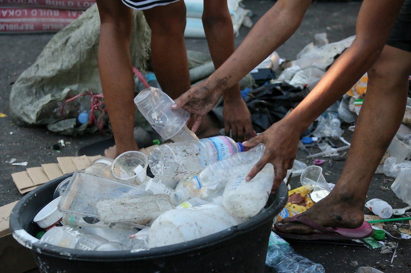 Manila strikes P842.7-M deal with new waste collectors | ABS-CBN News