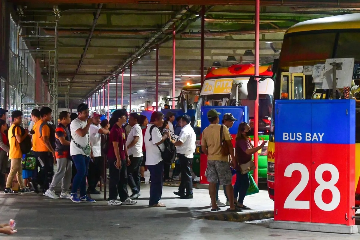 Thousands of passengers heading back to Metro Manila after holiday ...