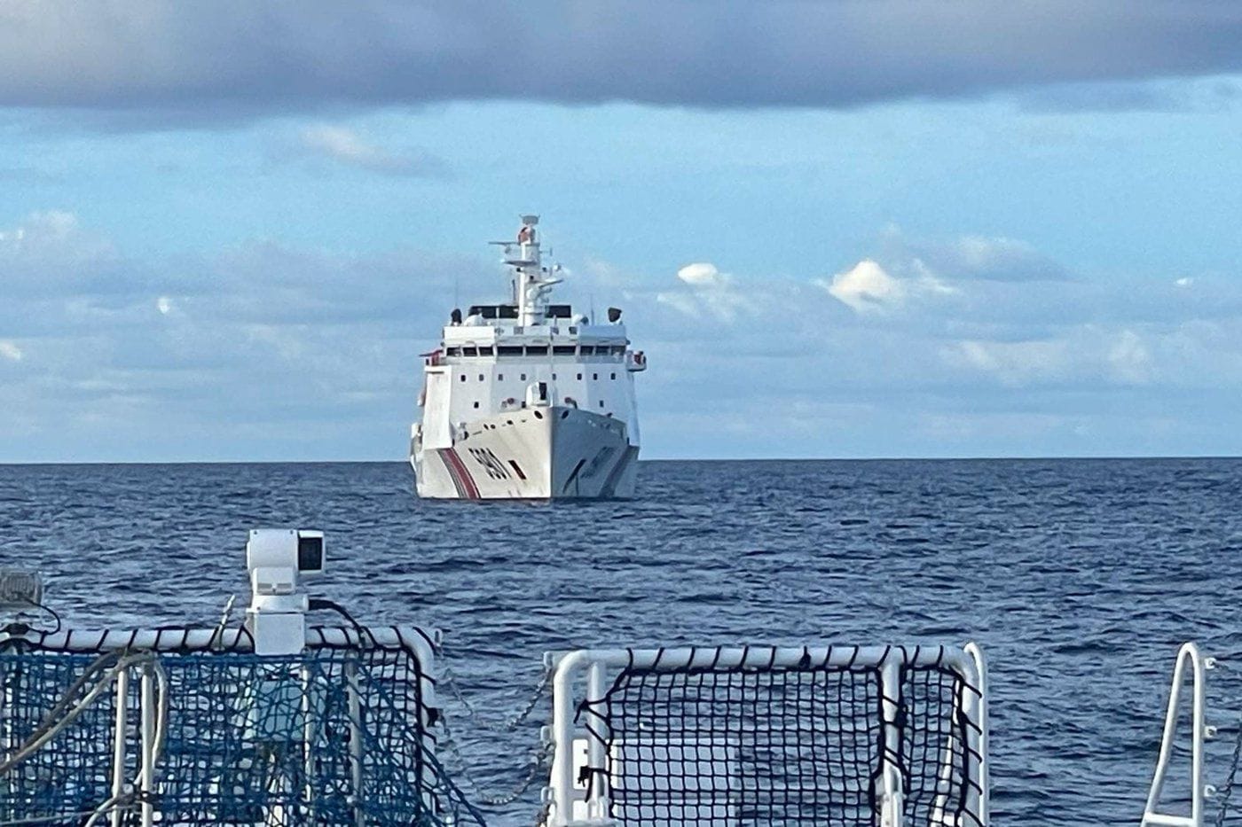 'Monster ship' ng China lumayo na sa Zambales; pinalitan ng mas maliit na barko | ABS-CBN News