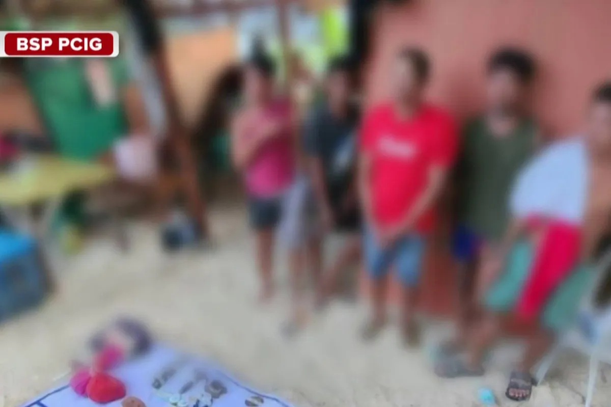 5 lalaking gumagawa umano ng singsing gamit ang P10 barya arestado | ABS-CBN News