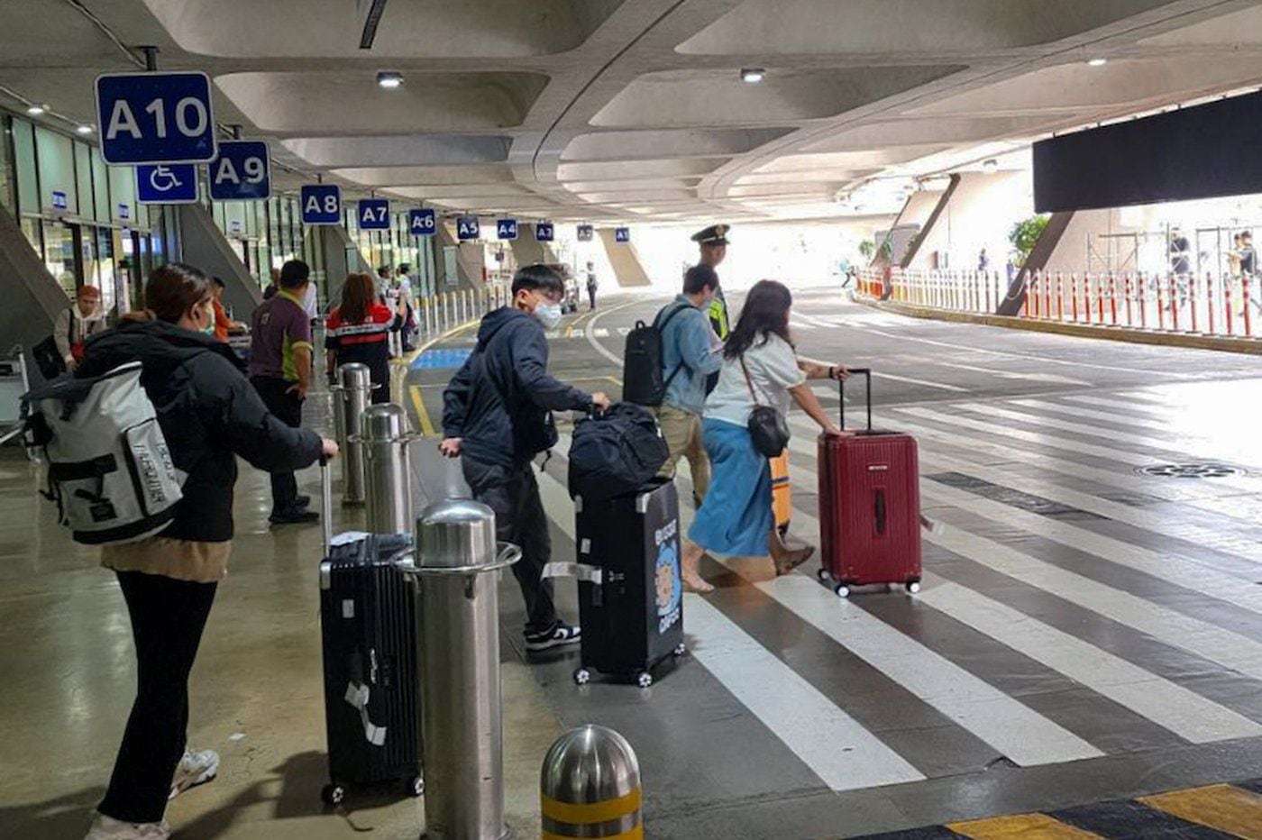 No longer just for VIPs: NAIA T1 arrival curbside now open to all | ABS-CBN News