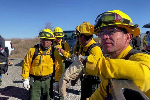 Mexican firefighters begin first day of duty in Los Angeles | ABS-CBN News