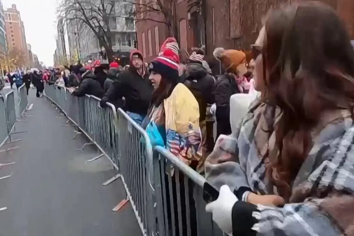Timelapse video shows large crowd gathering ahead of Trump victory ...