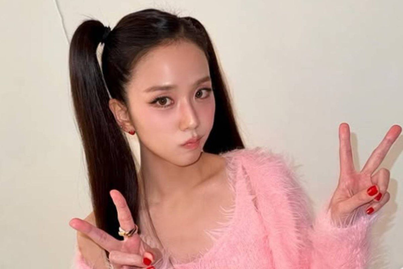 Jisoo of BLACKPINK signs with Warner Records for solo music career ...