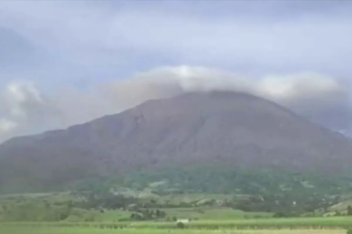 Bulkang Kanlaon muling nagbuga ng abo | ABS-CBN News