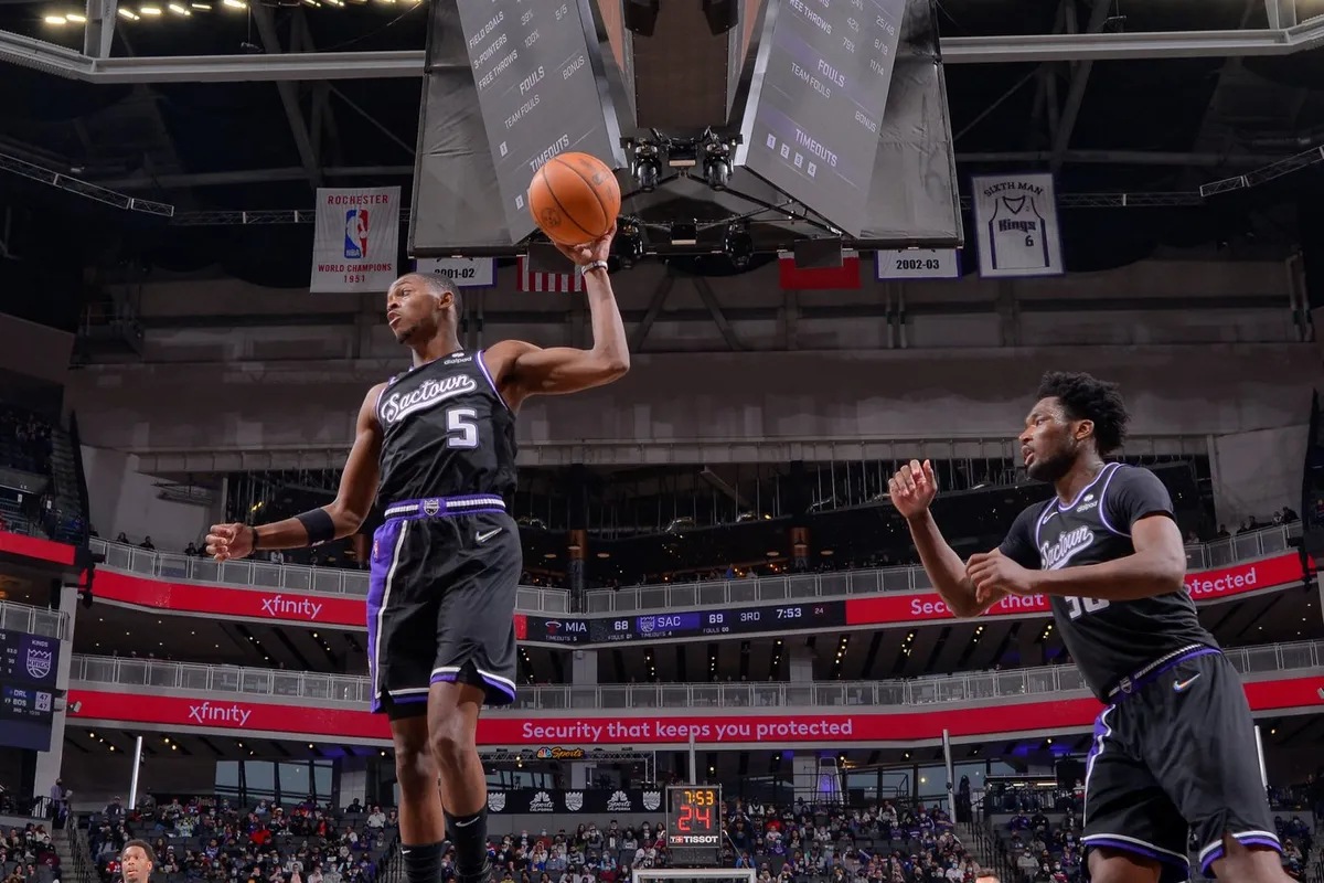 Kings' Fox headed to Spurs in multi-team NBA trade - report | ABS-CBN ...