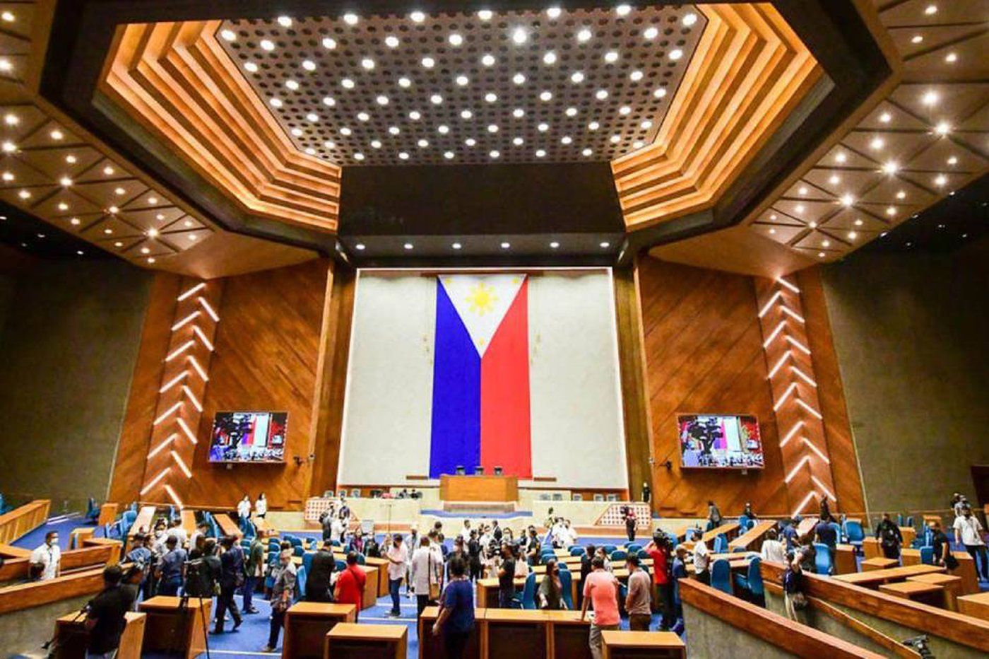 House: 25 lawmakers sign forms to join impeachment complaint vs Sara ...