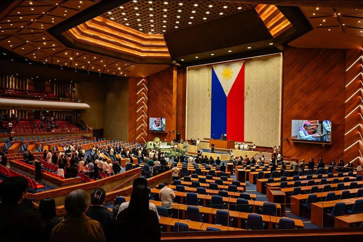 Romualdez, 2 kongresista sasampahan ng reklamo ukol sa 2025 budget ...