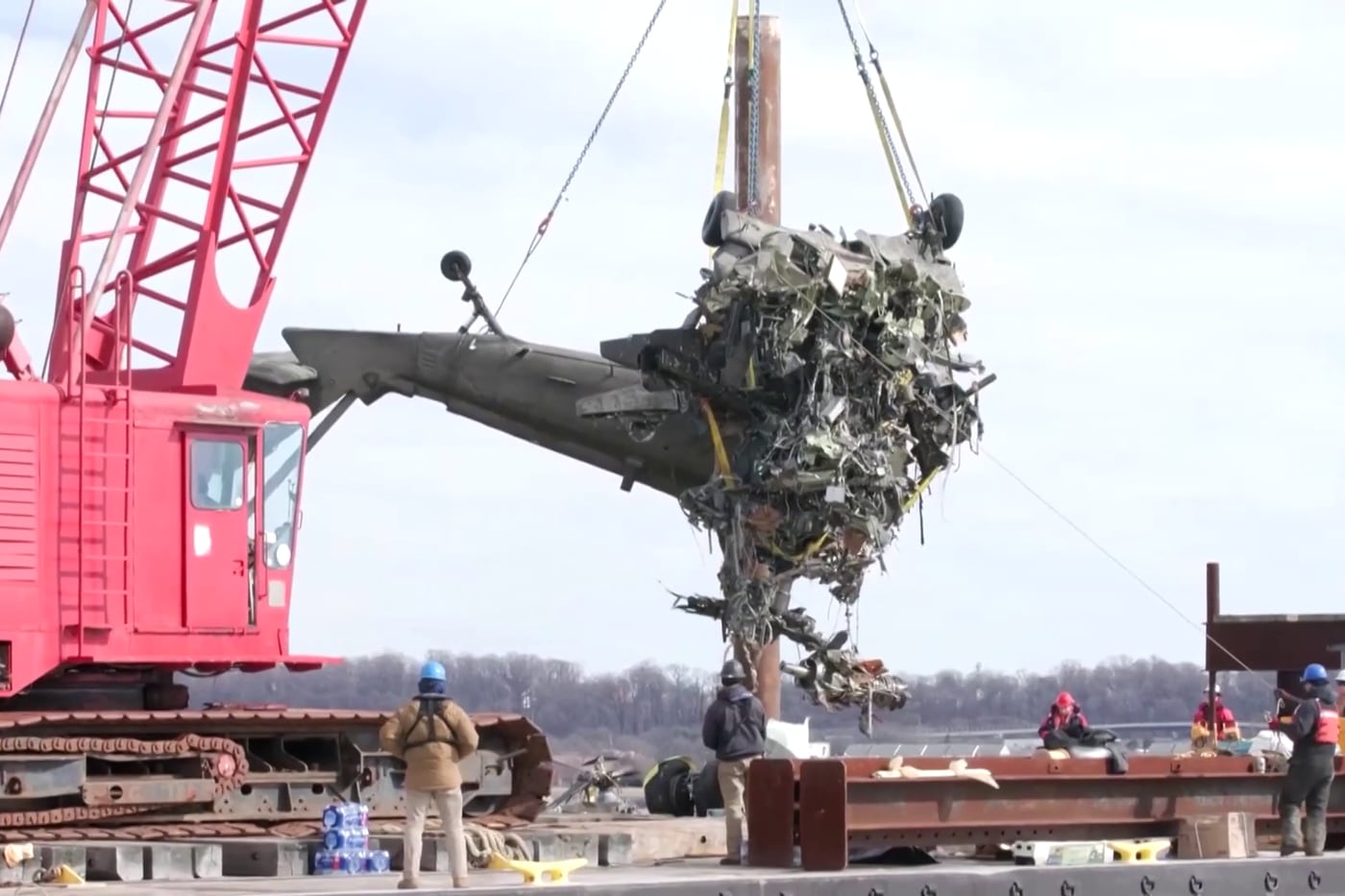 WATCH: Black Hawk helicopter wreckage hoisted out of Potomac River ...