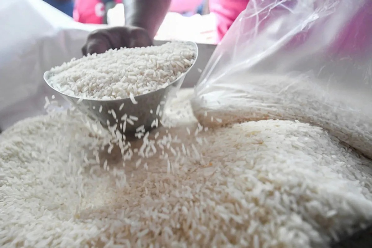 Murang bigas sa ilalim ng 'Rice For All' program, sinimulan nang ibenta ...