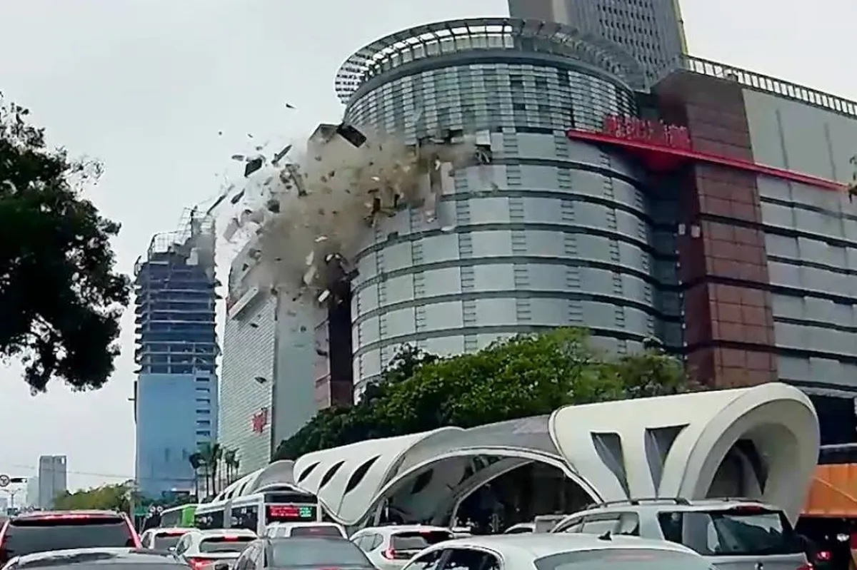 Dashcam video shows moment of suspected gas blast at Taiwan mall | ABS ...