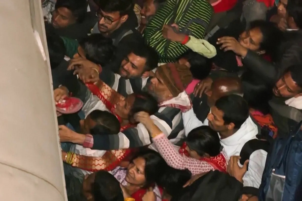 New Delhi railway station overcrowding leaves 15 dead | ABS-CBN News
