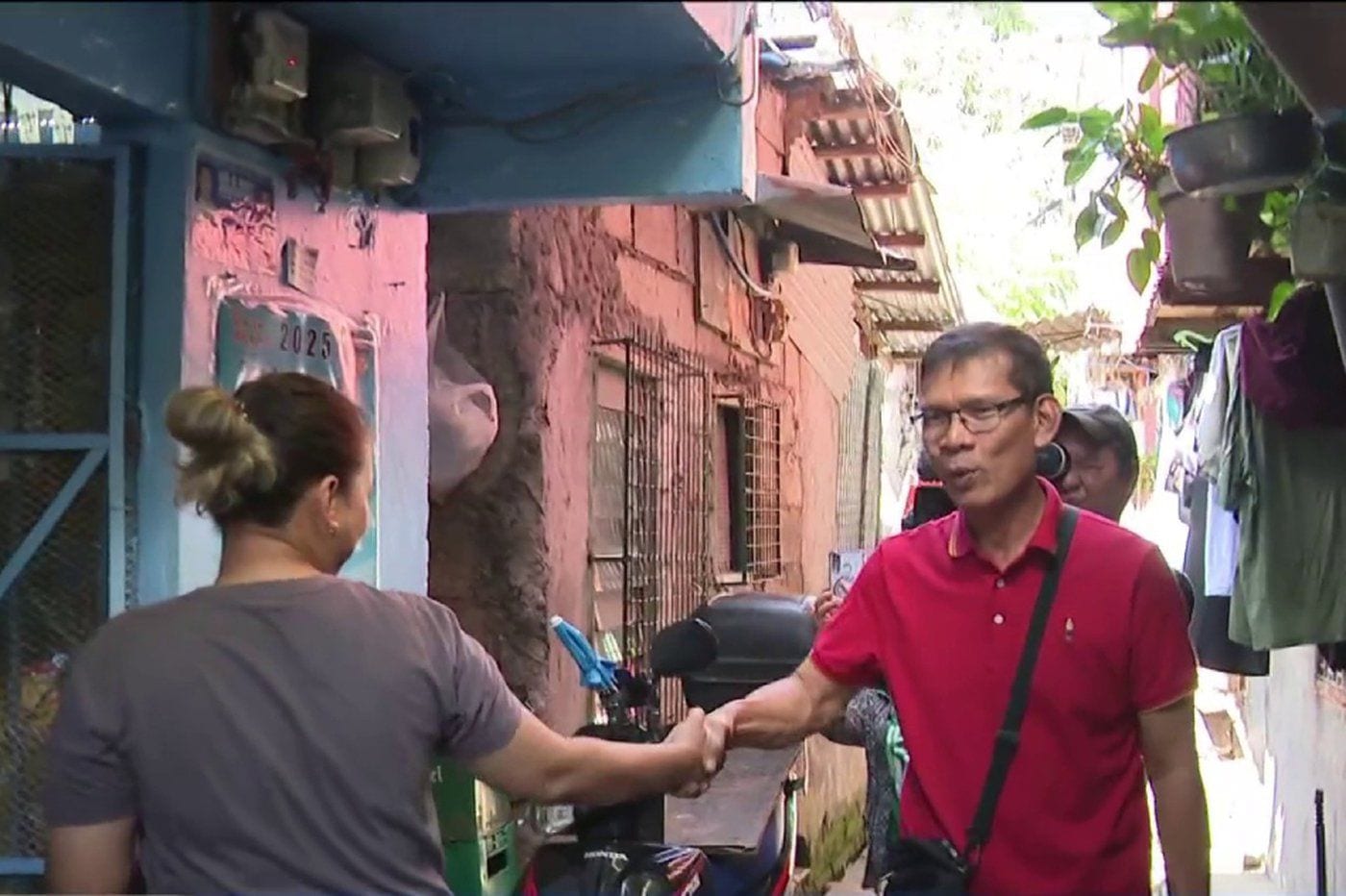 Ka Leody, Adonis nag-ikot para mangampanya sa Quezon City | ABS-CBN News
