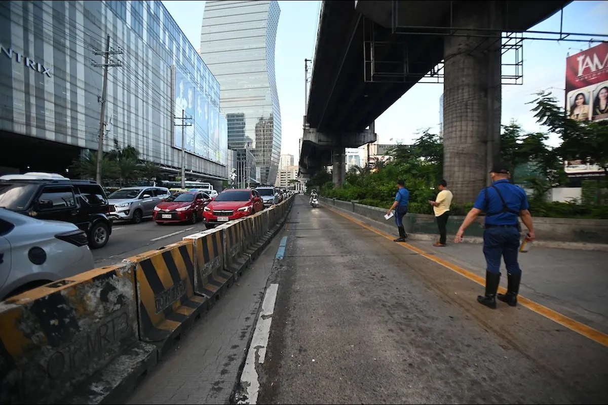 DOTr apprehends over 20 vehicles illegally using EDSA busway | ABS-CBN News