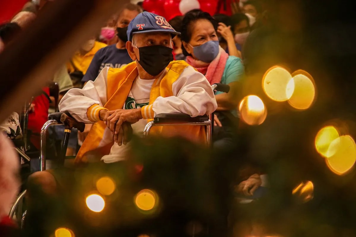 Mga may edad 80, 85, 90, 95 maaaring makatatanggap ng P10K | ABS-CBN News