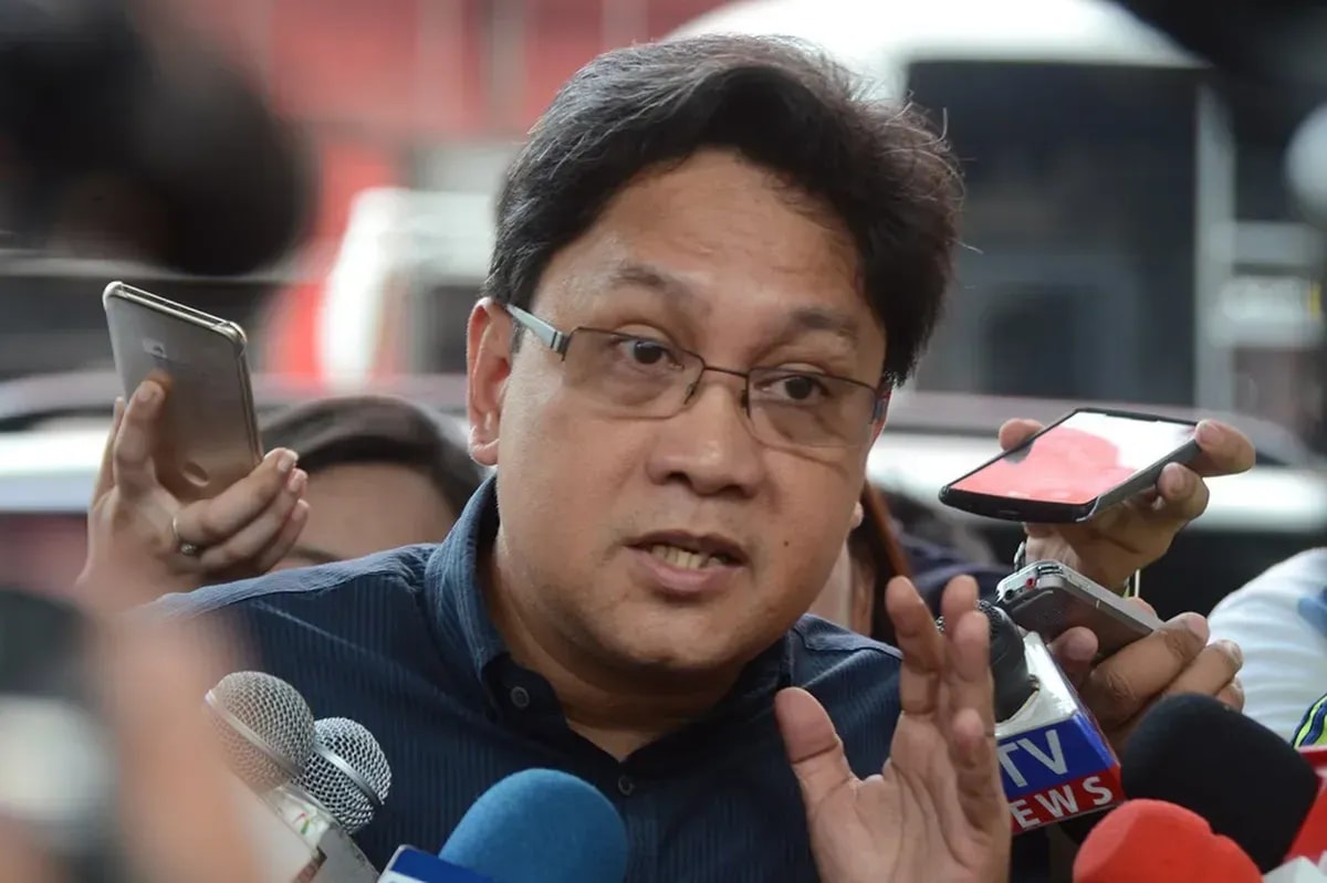 Cesar Chavez nagbitiw bilang kalihim ng PCO | ABS-CBN News Cesar Chavez nagbitiw bilang kalihim ng PCO | ABS-CBN News