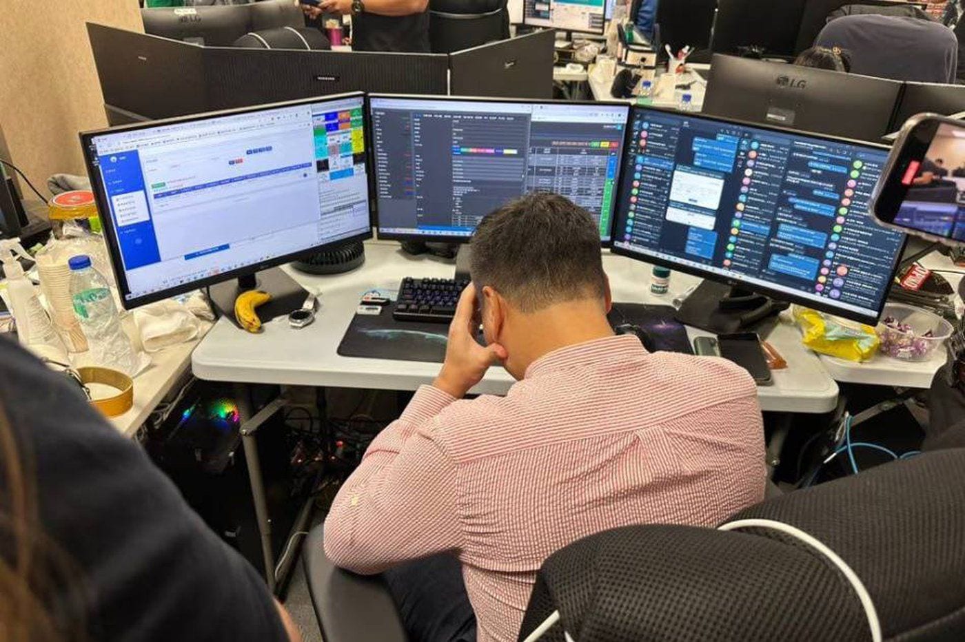 Philippine police arrest over 450 in 'Chinese-run' scam center raid ...