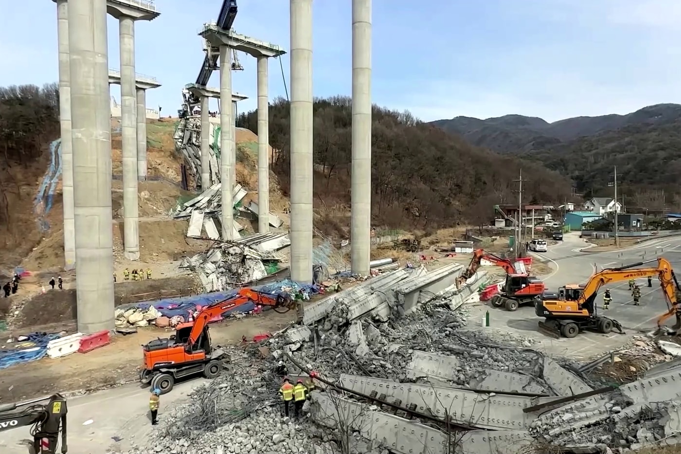 Four dead, six injured in South Korean bridge collapse | ABS-CBN News