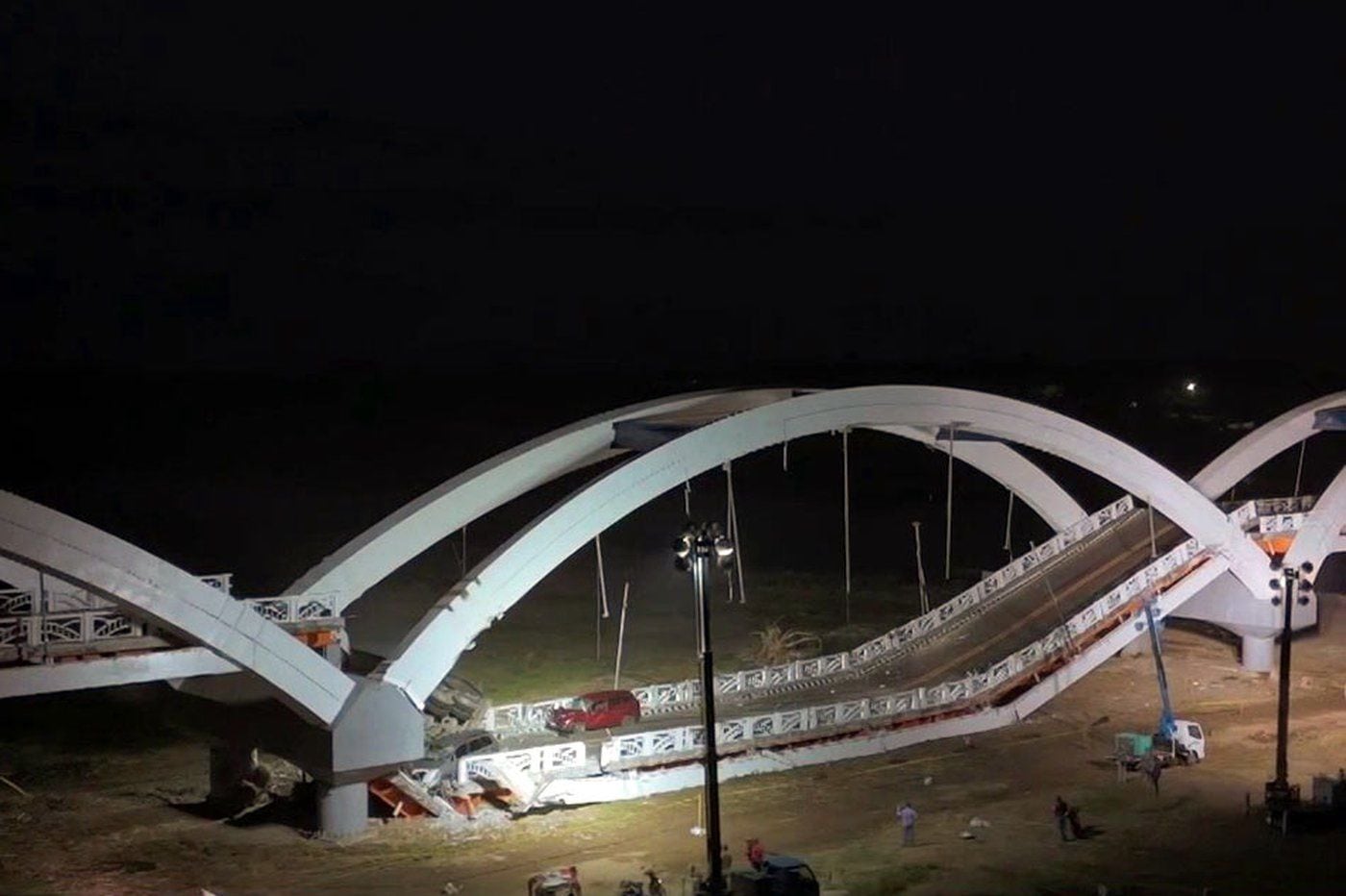 Flagman na nagpadaan sa truck sa Cabagan-Sta. Maria bridge, pananagutin ...