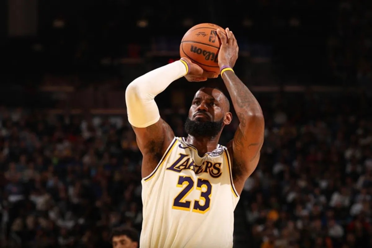 LeBron breaks 50,000 scoring barrier, Curry sparks Warriors | ABS-CBN ...